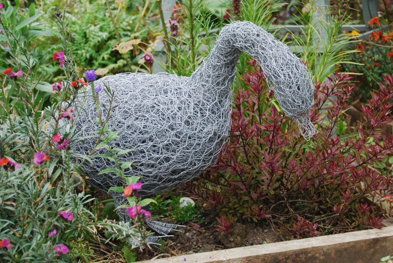 Chicken Wire Sculptures | thecraftycreek
