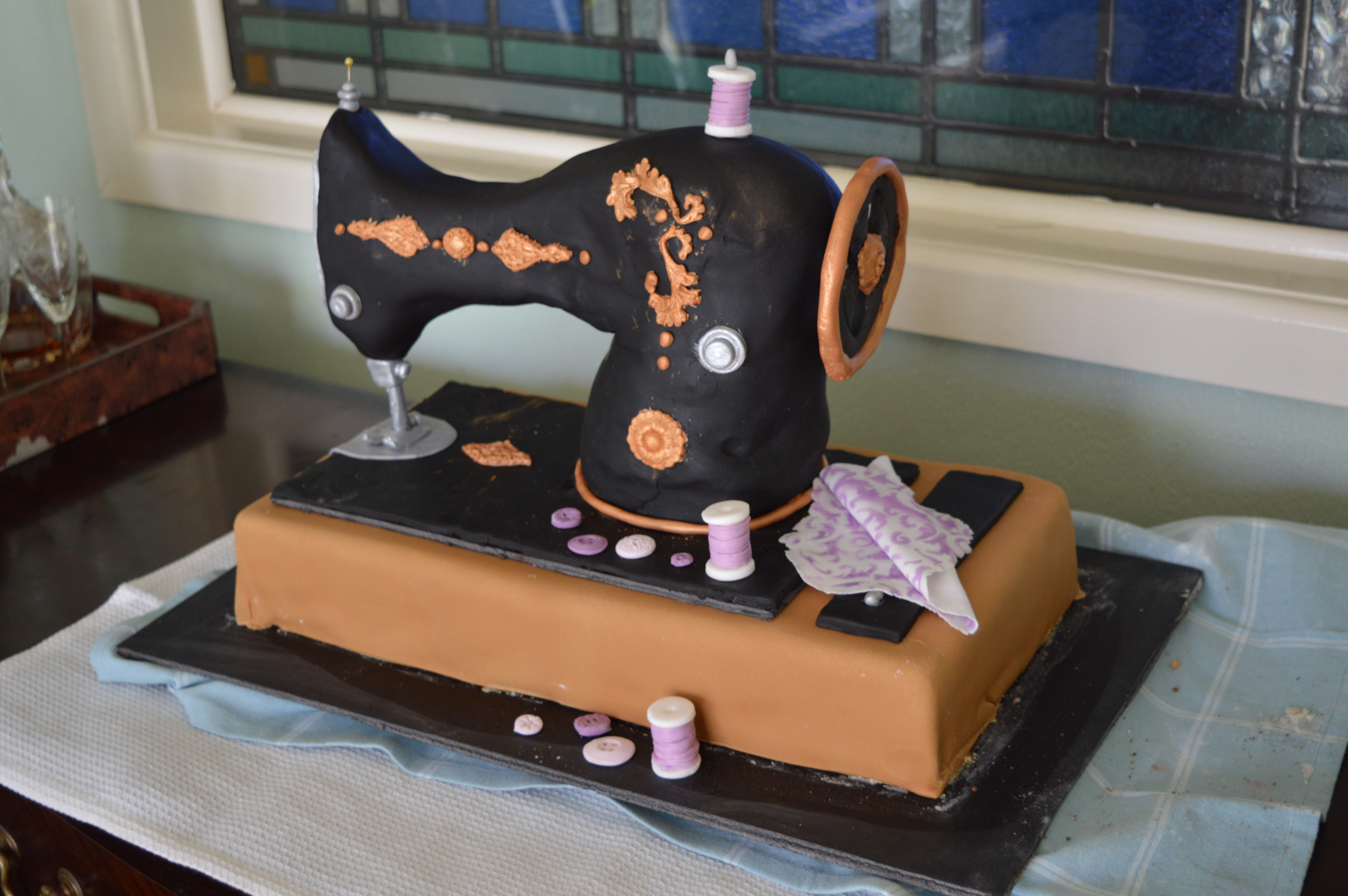 Birthday Cake Singer Sewing Machine! | thecraftycreek