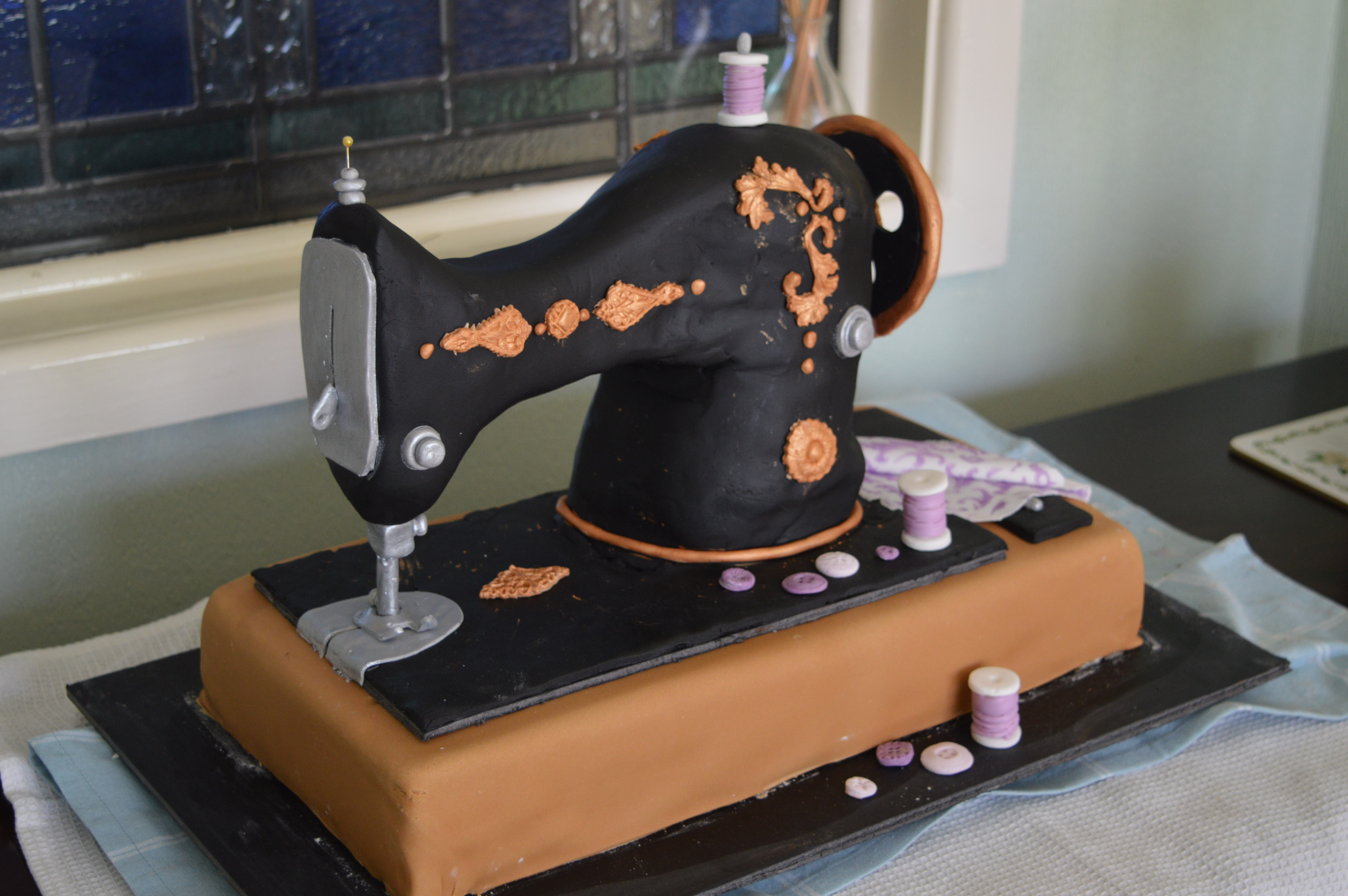 Birthday Cake Singer Sewing Machine! | thecraftycreek