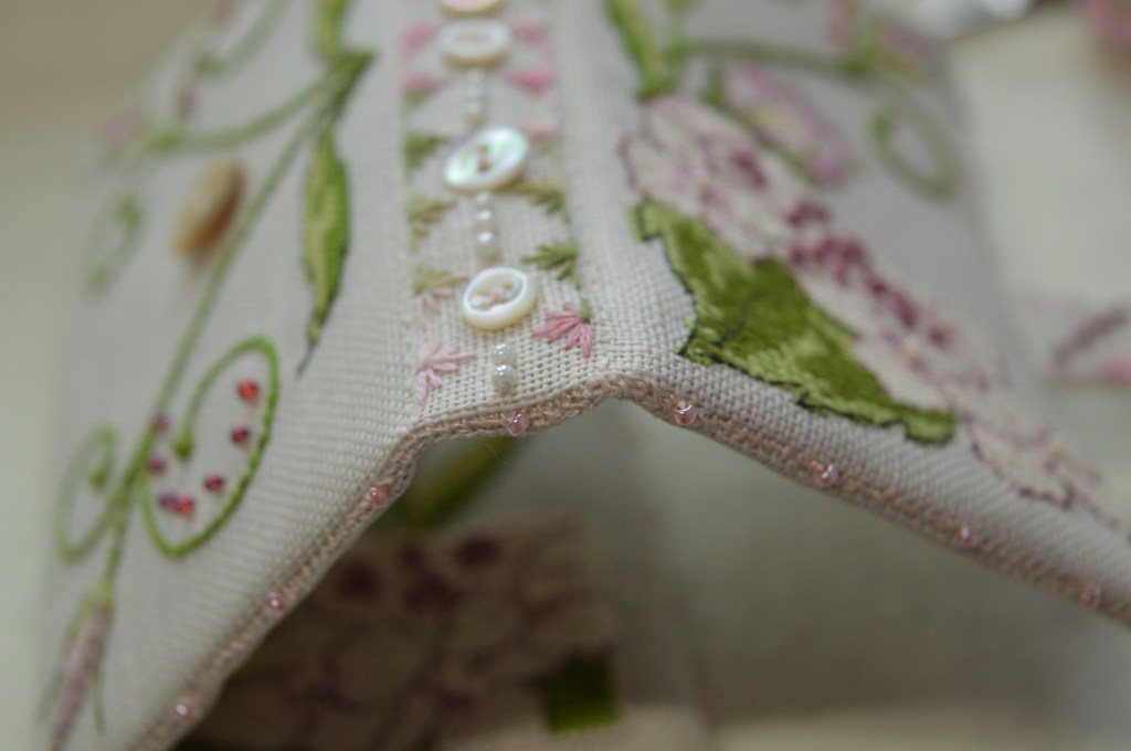 Lizzie Stitching Wallet | thecraftycreek